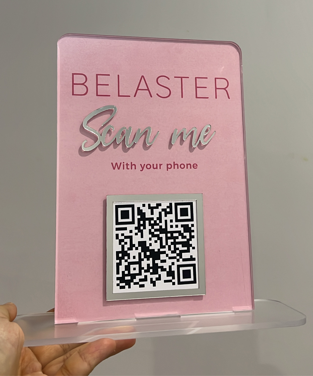 Social media stand – KearaDesigns